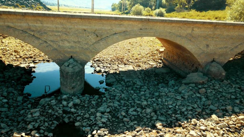 Pogledajte fotografije ispuštanja i isparavanja vode iz Buškog jezera ...