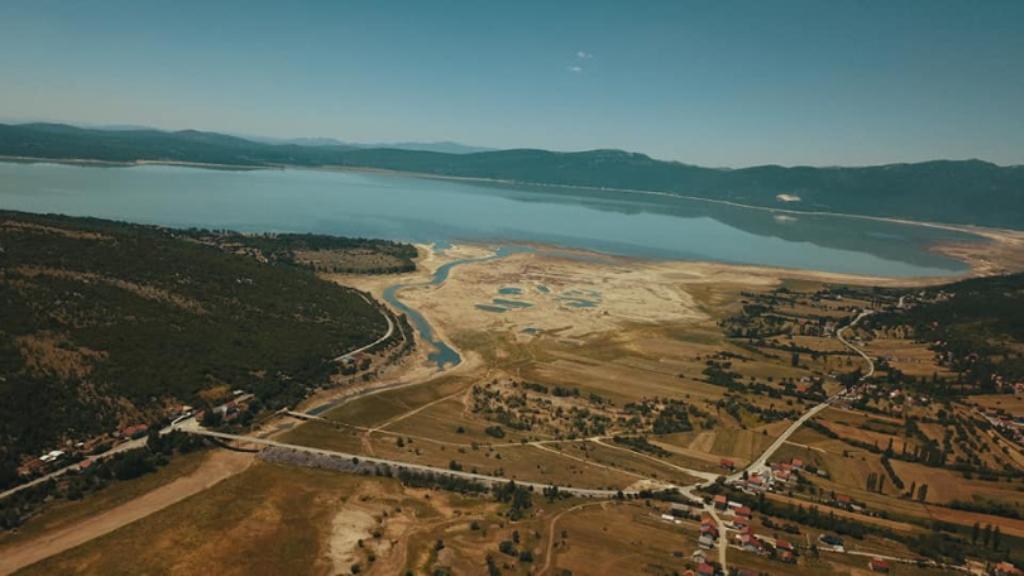 Pogledajte fotografije ispuštanja i isparavanja vode iz Buškog jezera ...